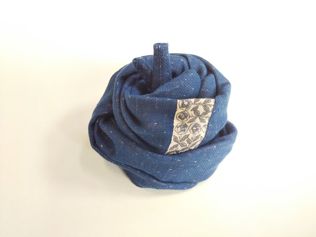 肌ストール リバティ 青×キナリ Sleeping Rose 約140cm | iichi ハンドメイド・クラフト作品・手仕事品の通販