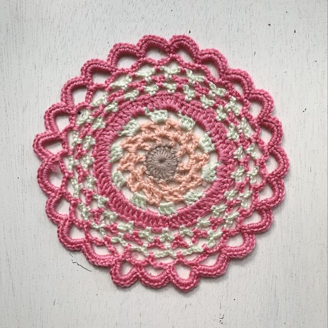 ウール かぎ針編みのポットマット 毛糸 コースター 編み物 ドイリー 敷物 マット モチーフ | iichi ハンドメイド・クラフト作品 ...