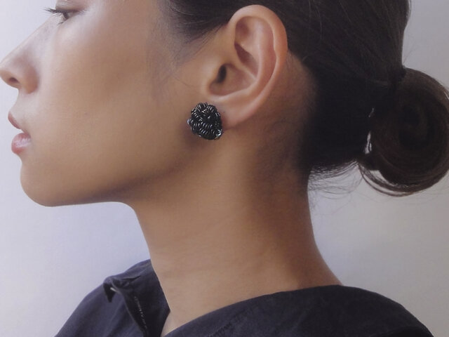 rugged rose【earring】 | iichi 日々の暮らしを心地よくするハンドメイドやアンティークのマーケットプレイス