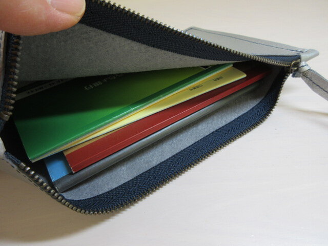 ピッグスキン・A6対応・フラットマルチケース・シルバー・0247 | iichi ハンドメイド・クラフト作品・手仕事品の通販