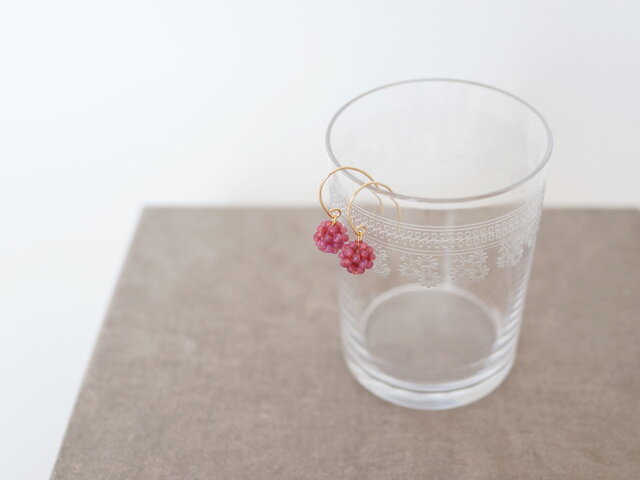 odango pierce 2 ピンク | iichi 日々の暮らしを心地よくするハンドメイドやアンティークのマーケットプレイス