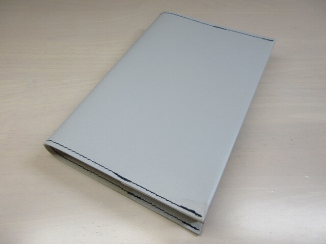 ゴートスキン・文庫本サイズ・スカイグレー・スムース・一枚革のブックカバー0595 | iichi ハンドメイド・クラフト作品・手仕事品の通販