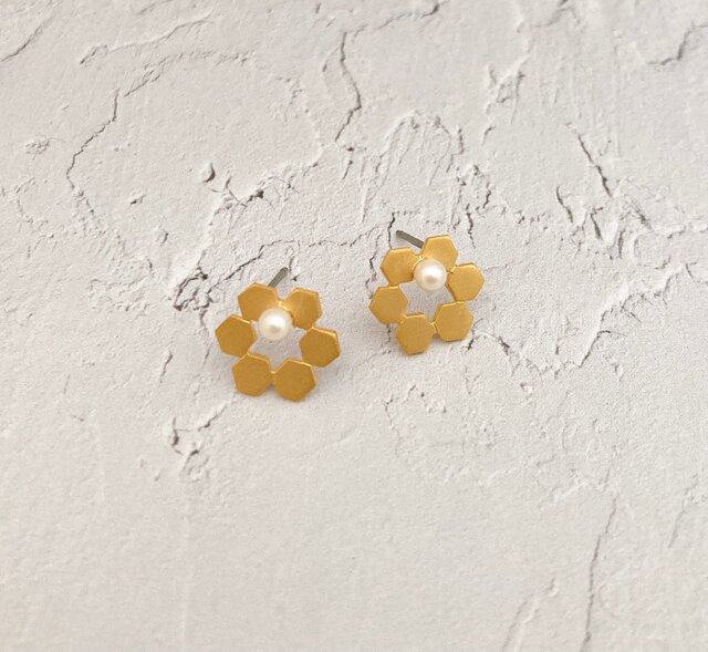 Geometric Pattern Posts - Small Pearl On Honey Comb | iichi ハンドメイド・クラフト作品・手仕事品の通販