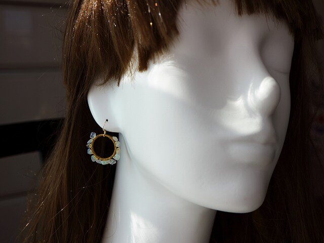 10月誕生石＊エチオピア産オパール＊フレンチフープ＊真鍮＊イヤリング＊no.556 | iichi ハンドメイド・クラフト作品・手仕事品の通販