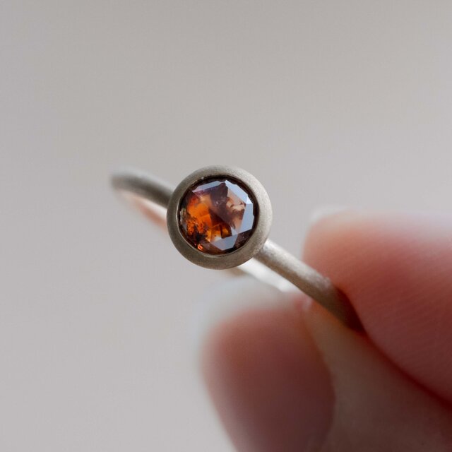 Red Dahlia Round Diamond Ripple Ring | iichi ハンドメイド・クラフト作品・手仕事品の通販