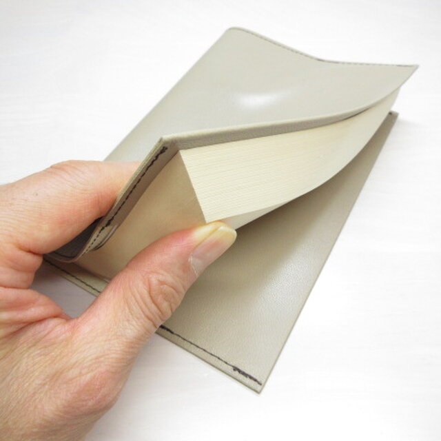 ハヤカワ文庫トールサイズ対応・ベージュ・ゴートスキン・一枚革のブックカバー・0593 | iichi ハンドメイド・クラフト作品・手仕事品の通販