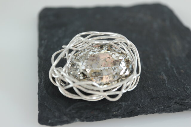 湖面を彩るスワロフスキーのブローチ sterling silver | iichi ハンドメイド・クラフト作品・手仕事品の通販