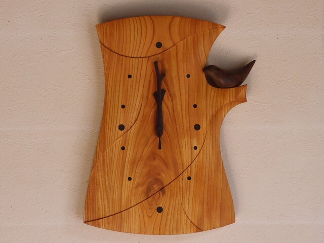 無垢の木の電波掛け時計 けやき 鳥のつぼ押し 0072 | iichi ハンドメイド・クラフト作品・手仕事品の通販