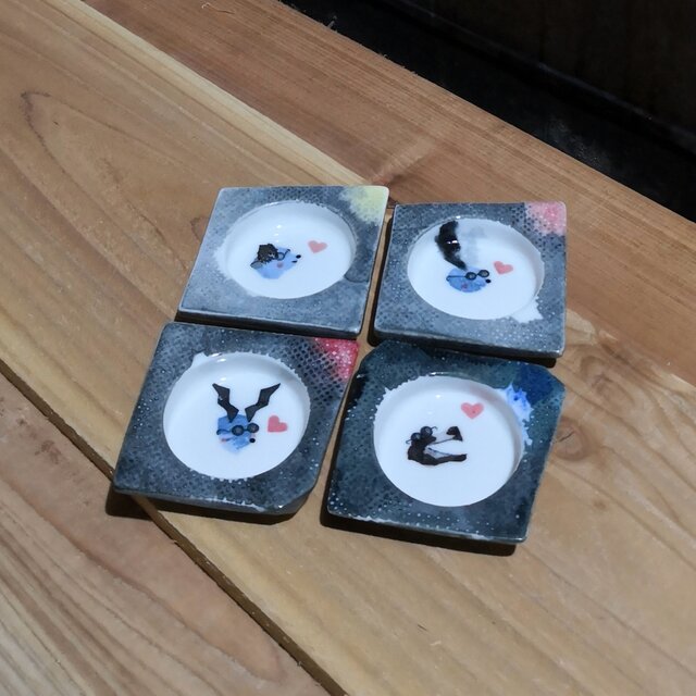 角小皿(恋するメガネ)(11-442) | iichi ハンドメイド・クラフト作品・手仕事品の通販