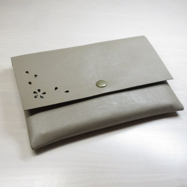 A6対応「HANABIRA」シリーズ・グレージュ・ゴート・一枚革のレザーケース・カードポケット付き・0258 | iichi ハンドメイド・クラフト作品・手仕事品の通販