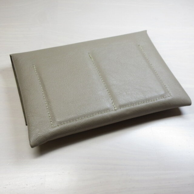A6対応「HANABIRA」シリーズ・グレージュ・ゴート・一枚革のレザーケース・カードポケット付き・0258 | iichi ハンドメイド・クラフト作品・手仕事品の通販