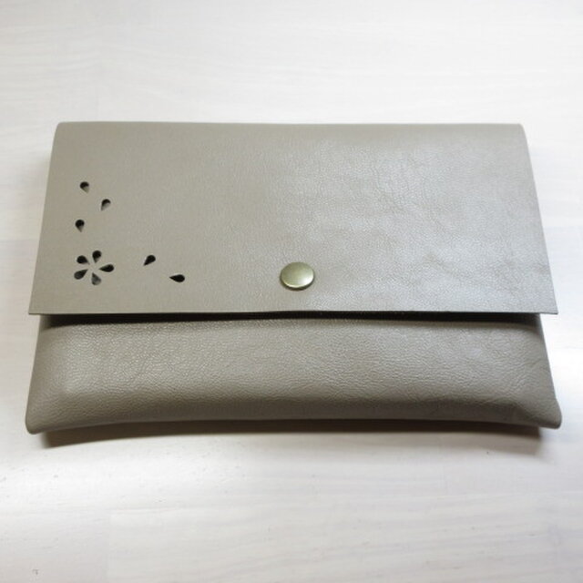 A6対応「HANABIRA」シリーズ・グレージュ・ゴート・一枚革のレザーケース・カードポケット付き・0258 | iichi ハンドメイド・クラフト作品・手仕事品の通販