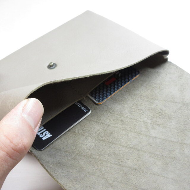 A6対応「HANABIRA」シリーズ・グレージュ・ゴート・一枚革のレザーケース・カードポケット付き・0258 | iichi ハンドメイド・クラフト作品・手仕事品の通販