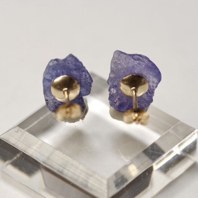 【一点もの】 タンザナイト 14kgf 鉱物原石ピアス 天然石 (No.1102) | iichi ハンドメイド・クラフト作品・手仕事品の通販