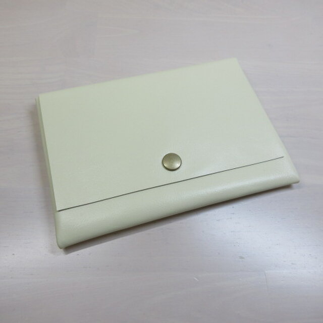 B7対応パスポートケース・ゴートスキン・オフホワイト・カードポケット付き・0161 | iichi ハンドメイド・クラフト作品・手仕事品の通販