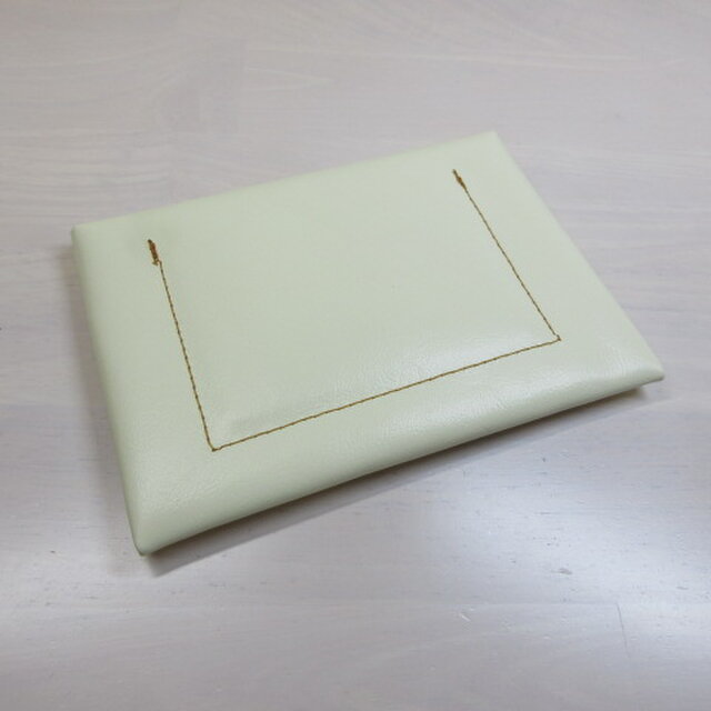 B7対応パスポートケース・ゴートスキン・オフホワイト・カードポケット付き・0161 | iichi ハンドメイド・クラフト作品・手仕事品の通販