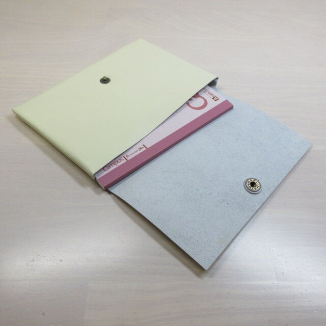 B7対応パスポートケース・ゴートスキン・オフホワイト・カードポケット付き・0161 | iichi ハンドメイド・クラフト作品・手仕事品の通販