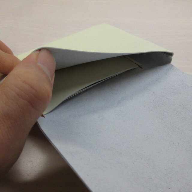 B7対応パスポートケース・ゴートスキン・オフホワイト・カードポケット付き・0161 | iichi ハンドメイド・クラフト作品・手仕事品の通販