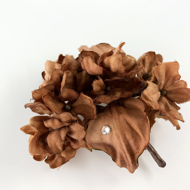 corsage : コサージュ " Brown, Hydrangea. " | iichi ハンドメイド・クラフト作品・手仕事品の通販