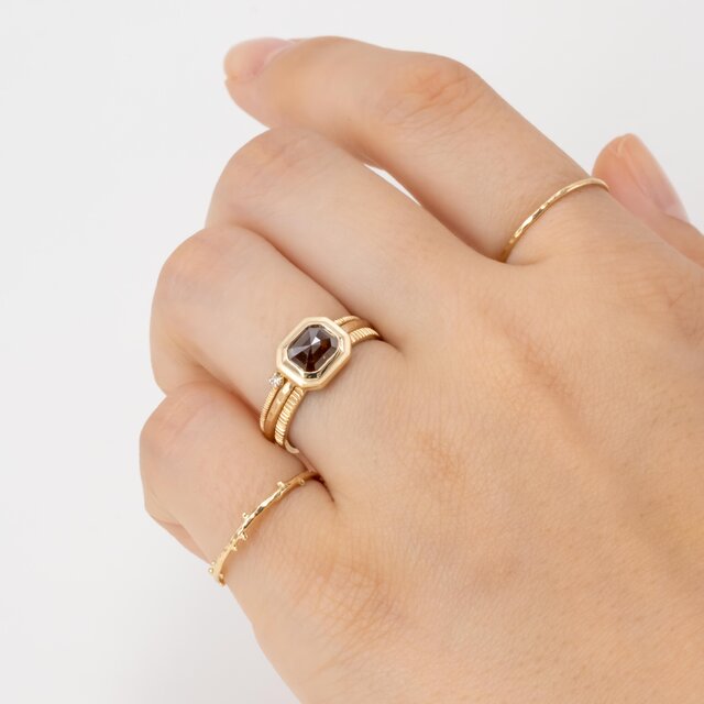 Burgundy Red Square Diamond Ripple Ring | iichi ハンドメイド・クラフト作品・手仕事品の通販