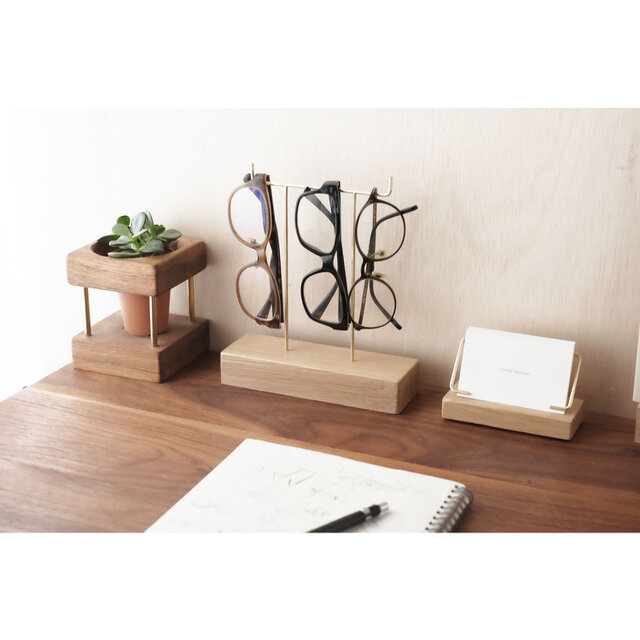 真鍮とホワイトオークの眼鏡スタンド(真鍮曲げ仕様) No60 | iichi ハンドメイド・クラフト作品・手仕事品の通販