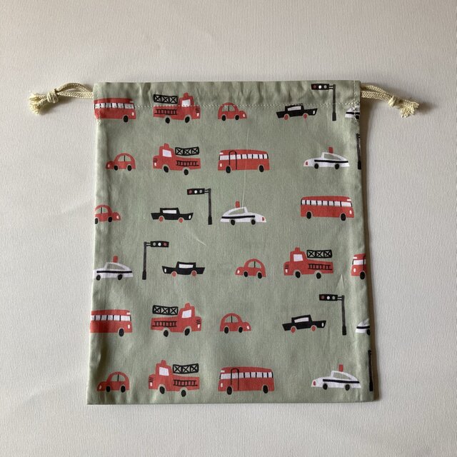 【受注製作】巾着袋（中）車柄 カーズ（モスグリーン） | iichi ハンドメイド・クラフト作品・手仕事品の通販