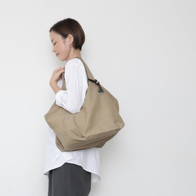 Caramel bag / beige ( barochi&aka) | iichi 日々の暮らしを心地よくするハンドメイドやアンティークのマーケットプレイス