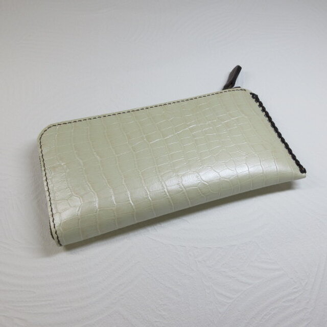 《牛革》・型押しクロコ・パールホワイト・L字ロングウォレット・004 | iichi ハンドメイド・クラフト作品・手仕事品の通販
