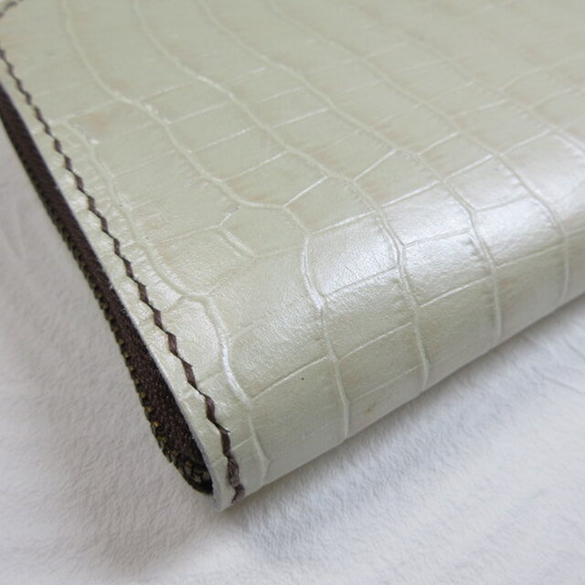 《牛革》・型押しクロコ・パールホワイト・L字ロングウォレット・004 | iichi ハンドメイド・クラフト作品・手仕事品の通販