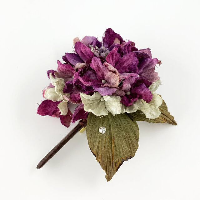 Corsage : コサージュ " Vintage Hydrangea. " | 赤紫系 | | iichi ハンドメイド・クラフト作品・手仕事品の通販