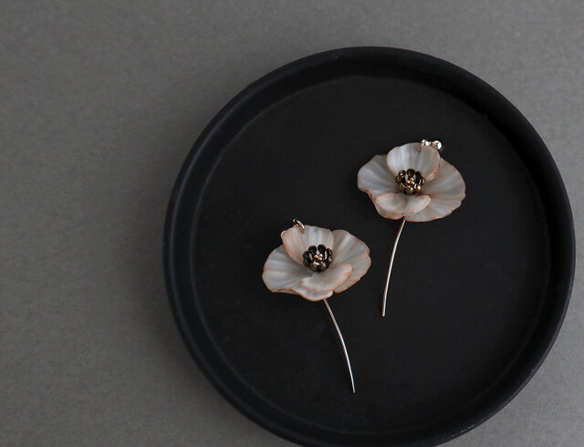 Poppy pierce/earring | iichi ハンドメイド・クラフト作品・手仕事品の通販