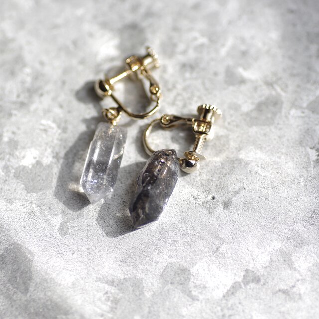 【一点もの】 カーボンクォーツ 鉱物原石 イヤリング 天然石 (No.2058) | iichi ハンドメイド・クラフト作品・手仕事品の通販