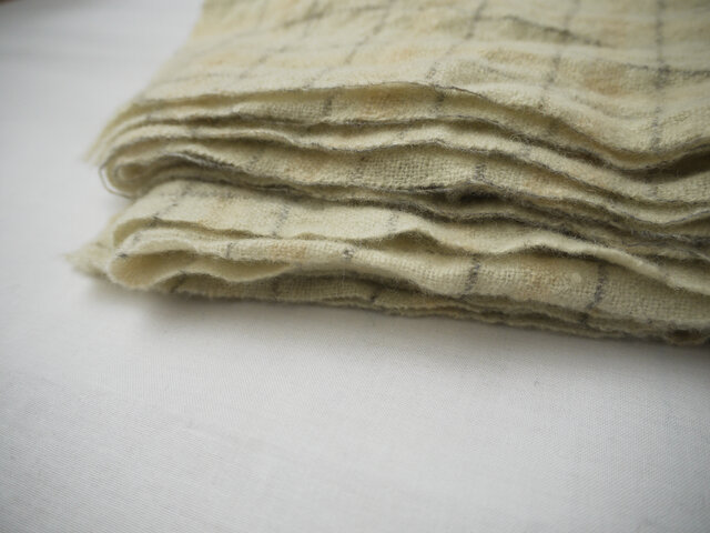 lamb's wool scarf #4 〈pale green〉 | iichi 日々の暮らしを心地よくするハンドメイドやアンティークのマーケットプレイス