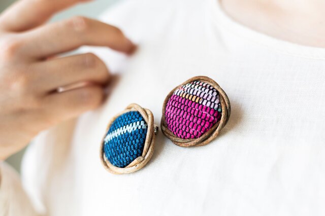 裂織ブローチあけび ピンク/570 | iichi ハンドメイド・クラフト作品・手仕事品の通販
