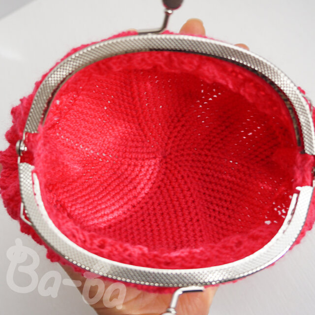 ばあば作、さらに大きめ・透かし編みのたっぷりがま口（magenta・C1541） | iichi ハンドメイド・クラフト作品・手仕事品の通販