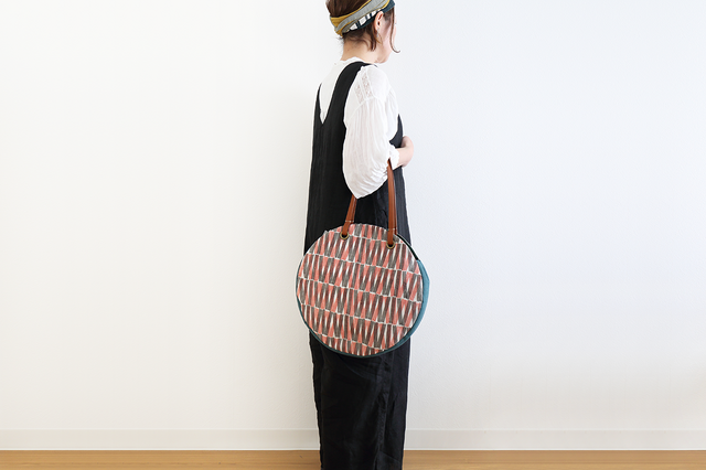 リネンサークルバッグ_L "tag" | iichi ハンドメイド・クラフト作品・手仕事品の通販