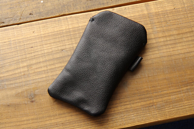 《LIONA》レザースリーブケース Mini iPhone・スマホケース ブラック | iichi ハンドメイド・クラフト作品・手仕事品の通販