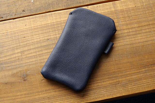 《LIONA》レザースリーブケース Mini iPhone・スマホケース ネイビー | iichi ハンドメイド・クラフト作品・手仕事品の通販