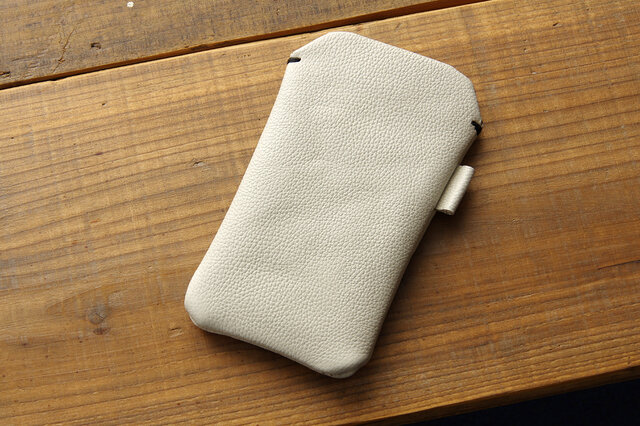 《LIONA》レザースリーブケース Mini iPhone・スマホケース ライトグレー | iichi ハンドメイド・クラフト作品・手仕事品の通販
