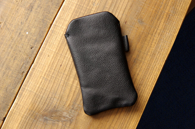 《LIONA》レザースリーブケース Regular iPhone・スマホケース ブラック | iichi ハンドメイド・クラフト作品・手仕事品の通販