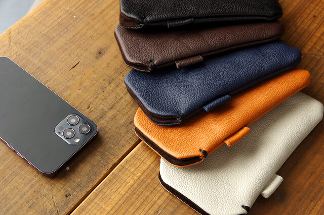 《LIONA》レザースリーブケース Regular iPhone・スマホケース ダークブラウン | iichi ハンドメイド・クラフト作品・手仕事品の通販