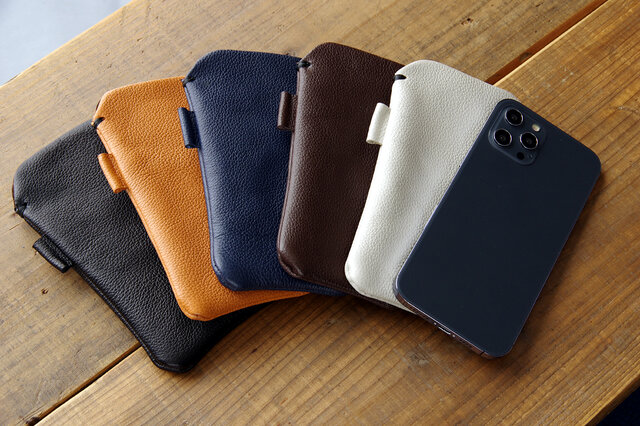 《LIONA》レザースリーブケース Wide iPhone・スマホケース ライトグレー | iichi ハンドメイド・クラフト作品・手仕事品の通販