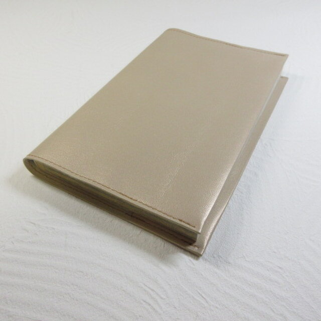 新書サイズ、コミック対応・ゴートスキン・スムース・一枚革のブックカバー・0659 | iichi ハンドメイド・クラフト作品・手仕事品の通販