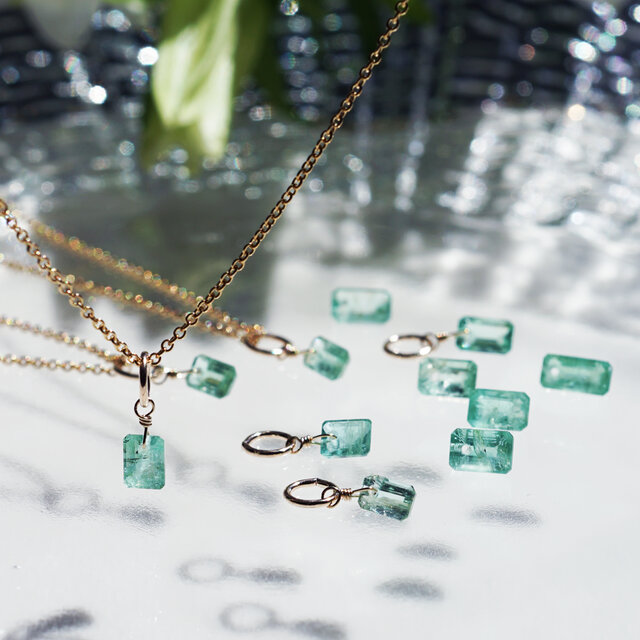 エメラルドのレクタングルカット一粒ネックレス ～Lara | iichi ハンドメイド・クラフト作品・手仕事品の通販