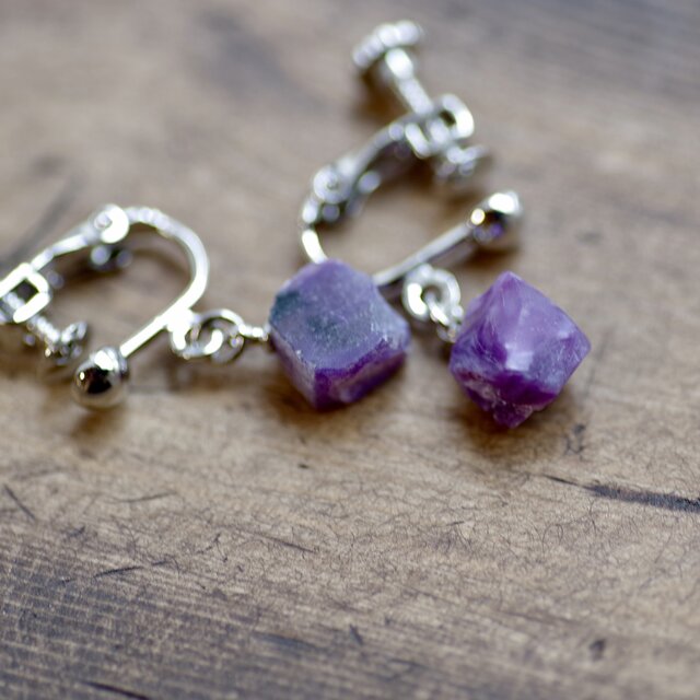 【一点もの】 チャロアイト 鉱物原石 イヤリング 天然石 パワーストーン (No.2088) | iichi ハンドメイド・クラフト作品・手仕事品の通販