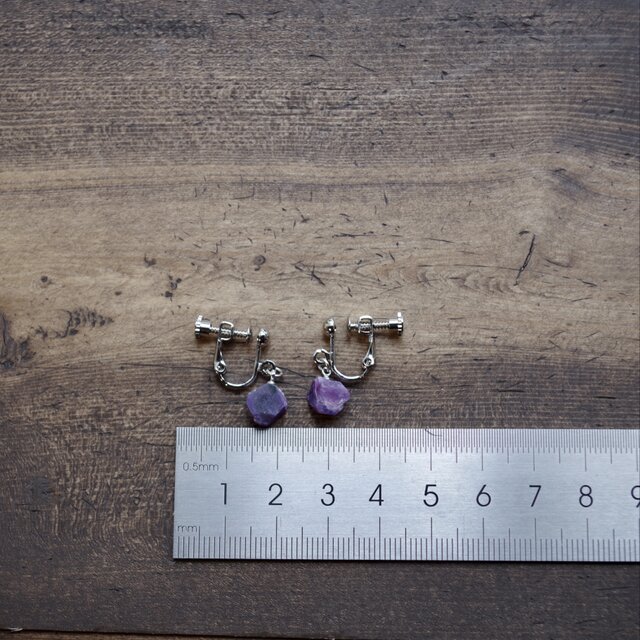 【一点もの】 チャロアイト 鉱物原石 イヤリング 天然石 パワーストーン (No.2088) | iichi ハンドメイド・クラフト作品・手仕事品の通販