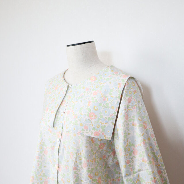 リバティ ベッツィの大きな襟のシャツ | iichi ハンドメイド・クラフト作品・手仕事品の通販