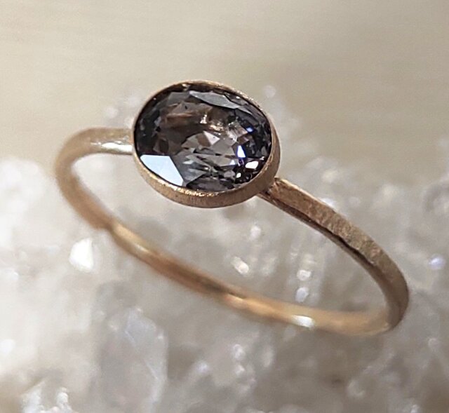 platinum gray spinel＊K10 ring | iichi 日々の暮らしを心地よくするハンドメイドやアンティークのマーケットプレイス