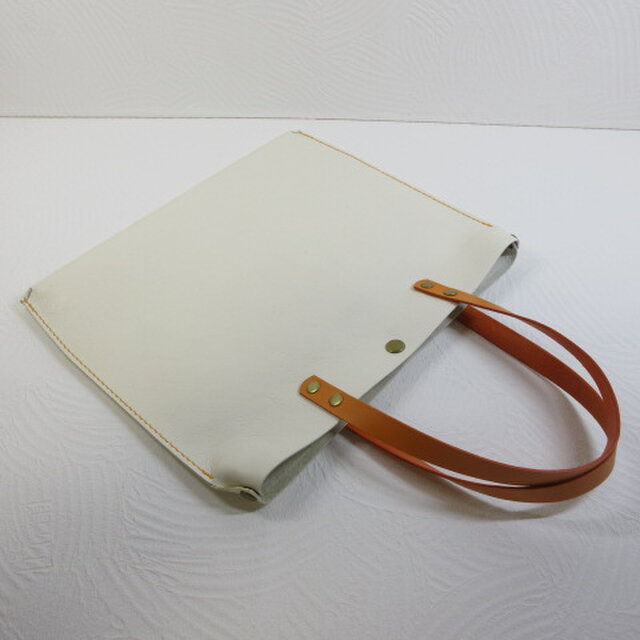 《牛革》B5対応フラットトート・オフホワイト・ソフトレザー・0359 | iichi ハンドメイド・クラフト作品・手仕事品の通販