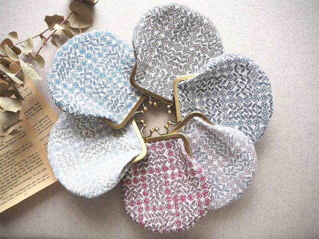 ミニがま口 「Sleeping Rose」ブルー | iichi ハンドメイド・クラフト作品・手仕事品の通販